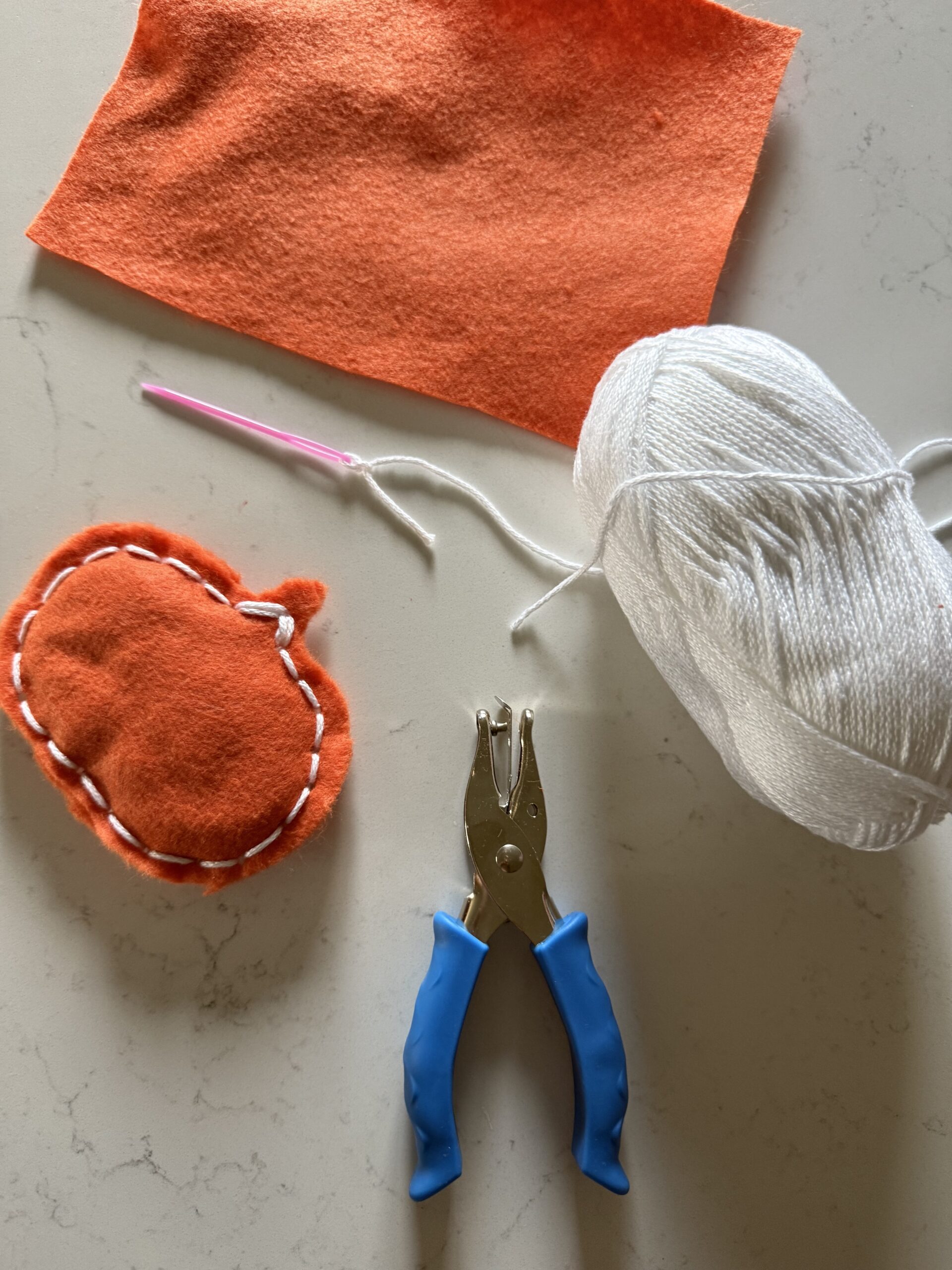 DIY Felt Garland Craft for Thanksgiving (Fun for Kids + Cute Holiday ...
